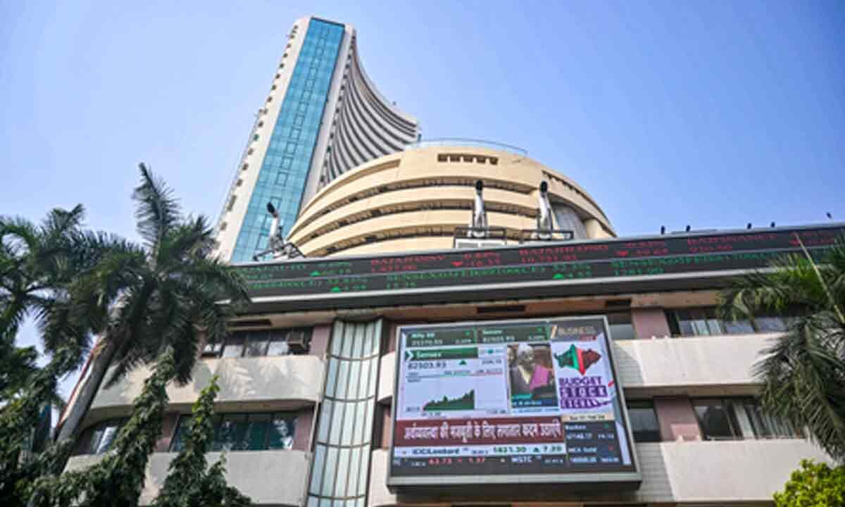 Markets remain range-bound in early trade; IT stocks outperform