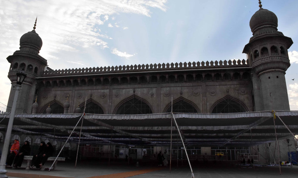 Management of Mecca Masjid erects temporary shed for Friday prayers