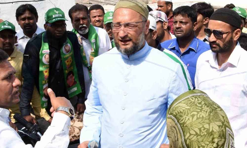 Asaduddin Owaisi campaigning in Karwan area