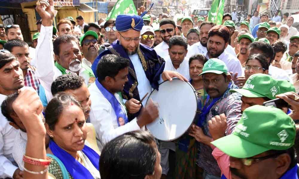Asaduddin Owaisi campaigning in Karwan area