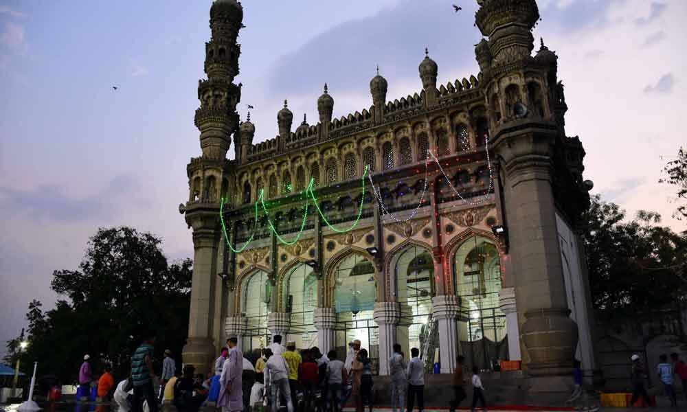 Muslims children breaking their fast at Toli Masjid in Karwan on Saturda