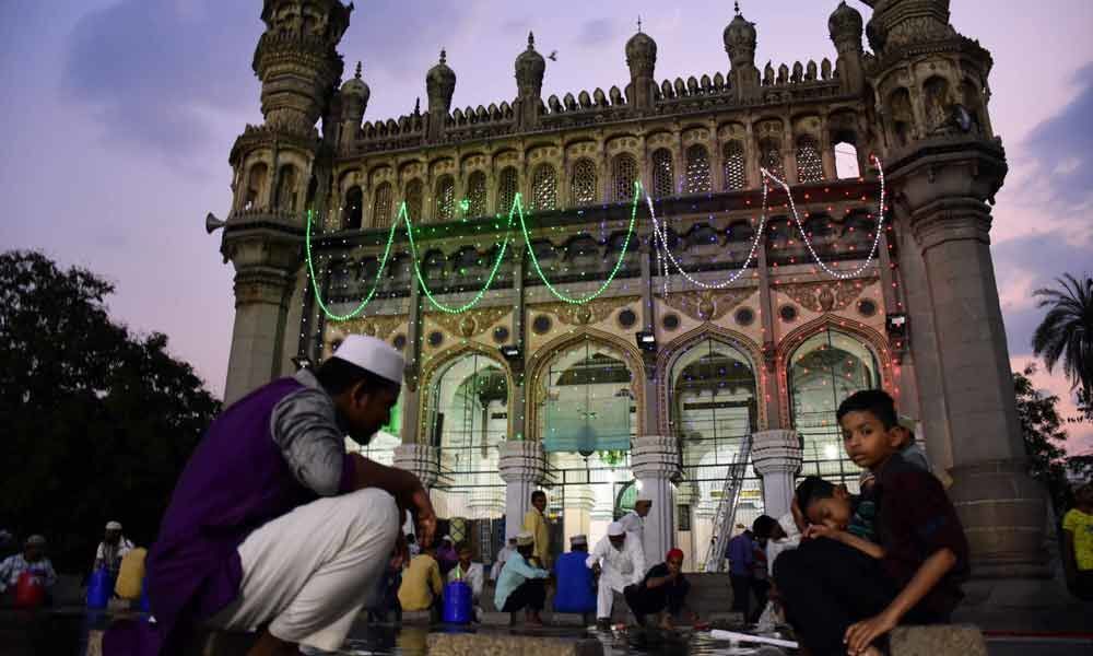 Muslims children breaking their fast at Toli Masjid in Karwan on Saturda
