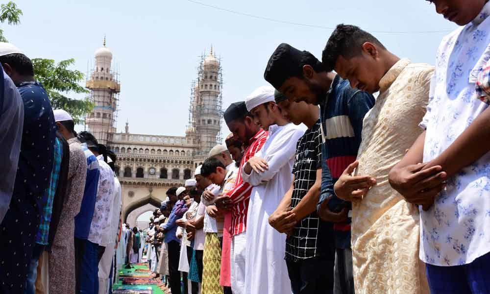 Muslims offering prayers of Jumatul-Vida (the last Friday of Ramzan) at ...