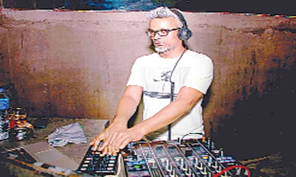 DJ Murthovic rocks Friday Night