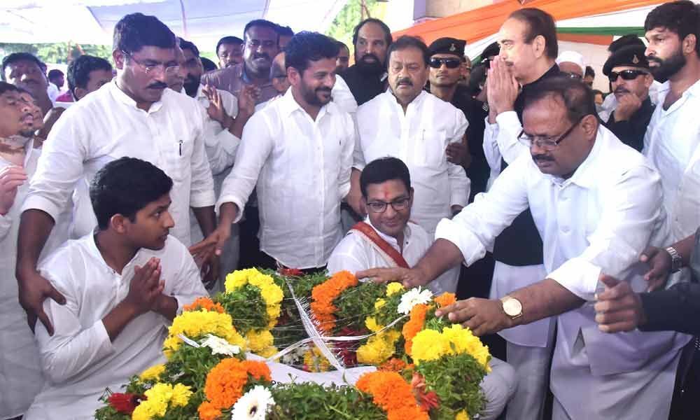 Congress leaders pay last respect to former Union Minister S. Jaipal ...