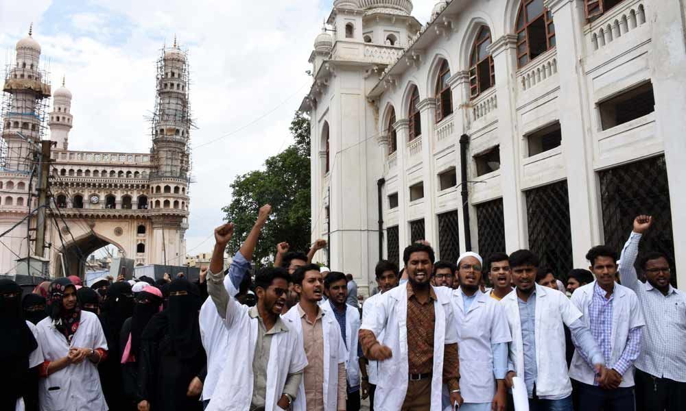 Students of Government Nizamia Tibbi College, Charminar holding protest