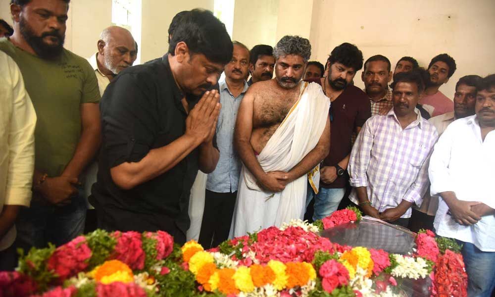 Celebrities pay tribute to actor Devadas Kanakala
