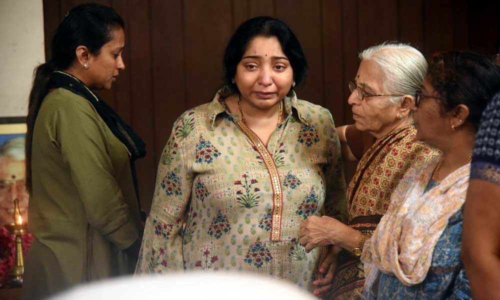 Celebrities pay tribute to actor Devadas Kanakala