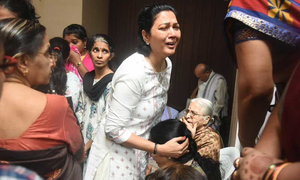 Celebrities pay tribute to actor Devadas Kanakala