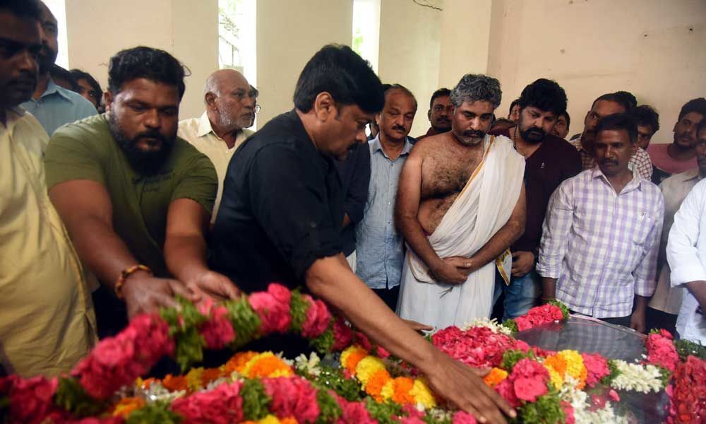 Celebrities pay tribute to actor Devadas Kanakala