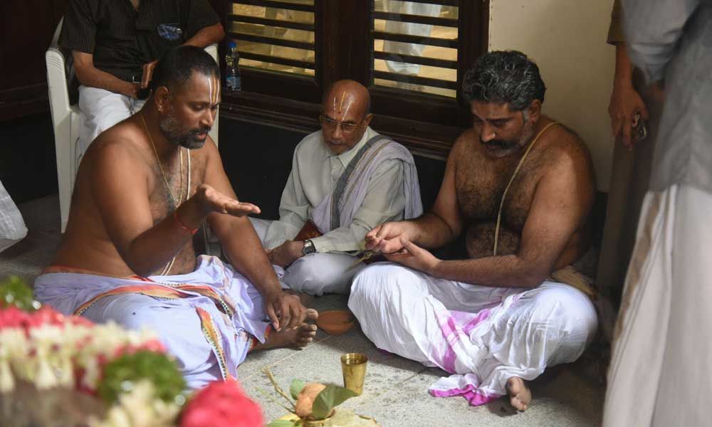 Celebrities pay tribute to actor Devadas Kanakala