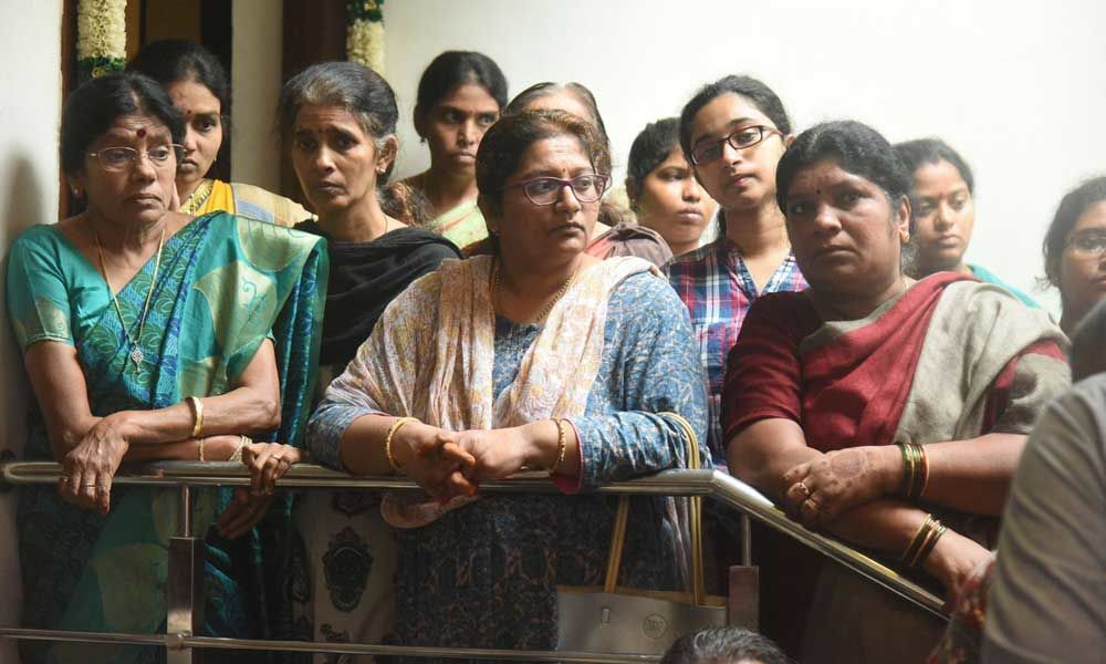 Celebrities pay tribute to actor Devadas Kanakala