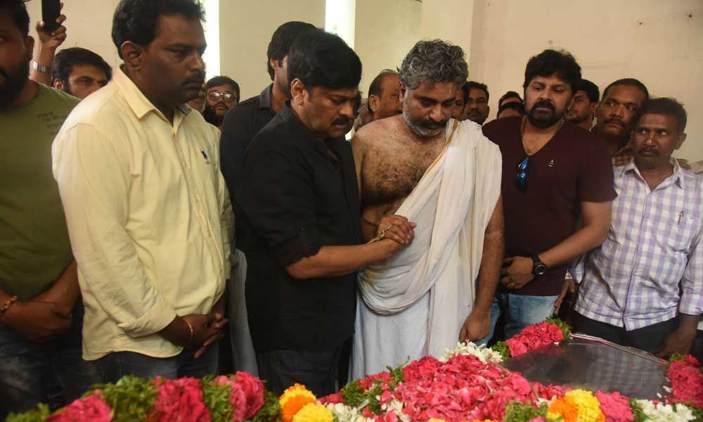 Celebrities pay tribute to actor Devadas Kanakala