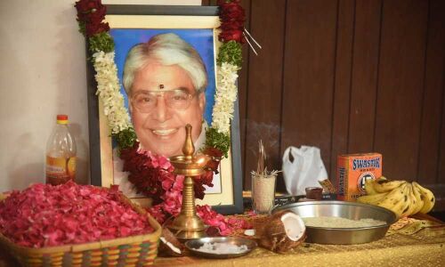 Celebrities pay tribute to actor Devadas Kanakala