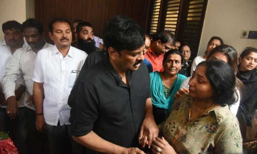 Celebrities pay tribute to actor Devadas Kanakala