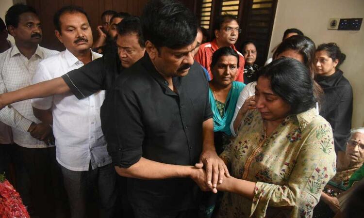 Celebrities pay tribute to actor Devadas Kanakala